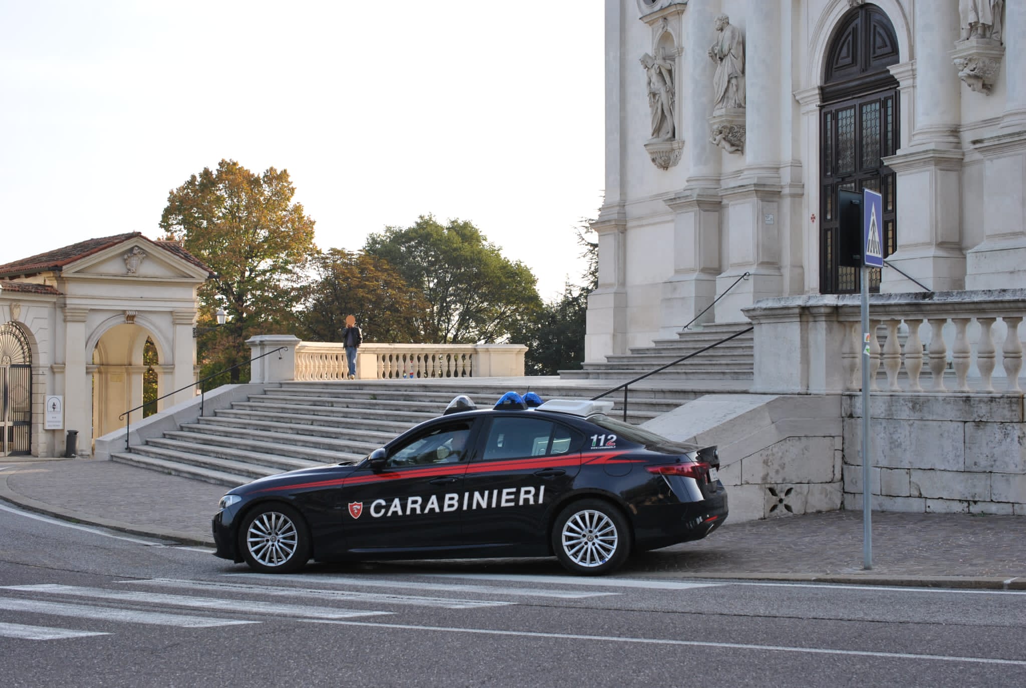 Monte Berico, torna al parcheggio e trova tutta la fiancata rigata ...